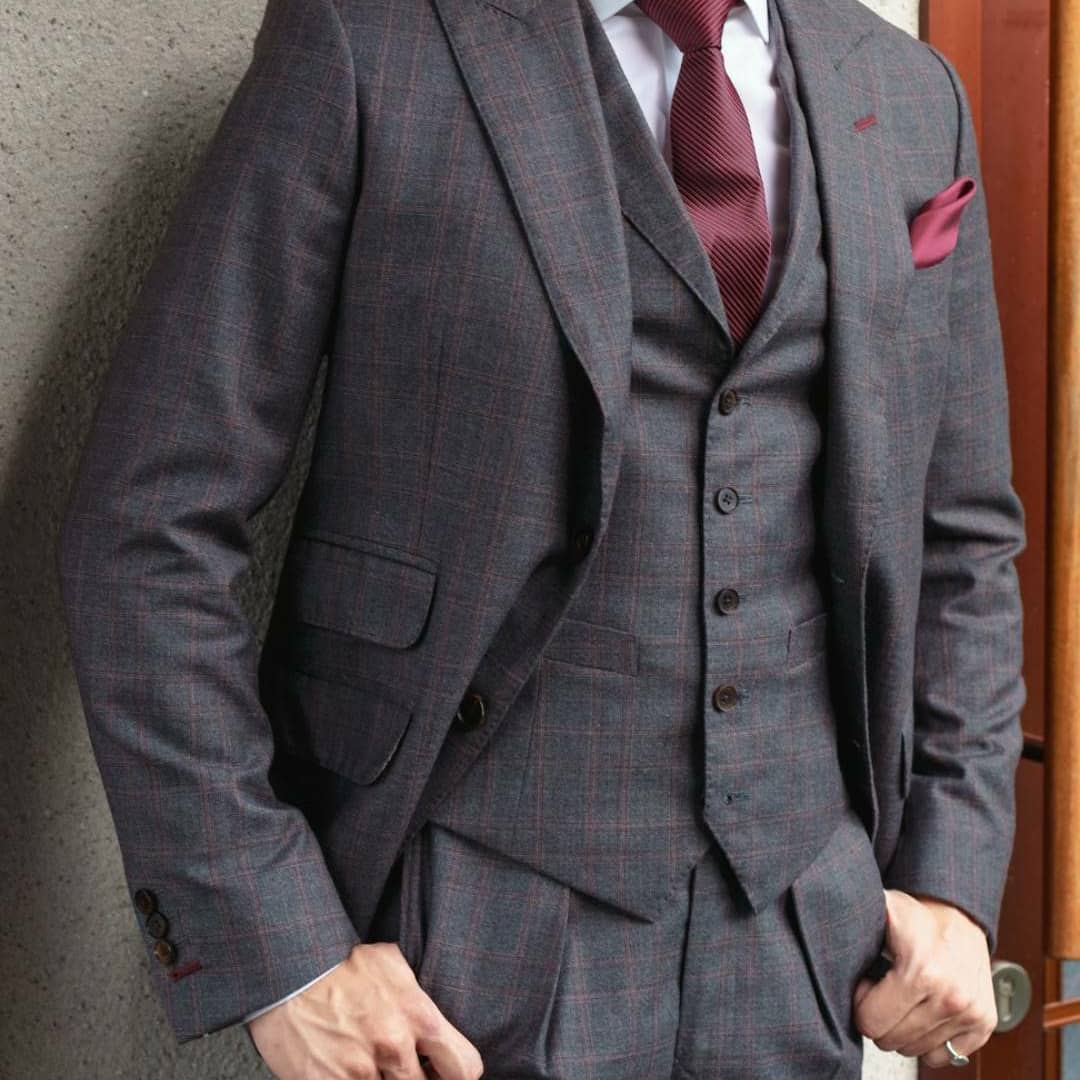 Selecting The Best Fabric For Your Bespoke Suit - Meiko Tailor